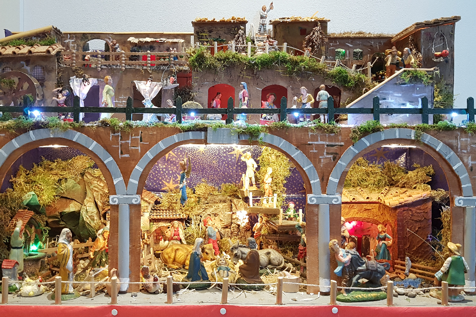 Davanti al presepe "mirabile segno" una gioia nuova, mai provata prima ...