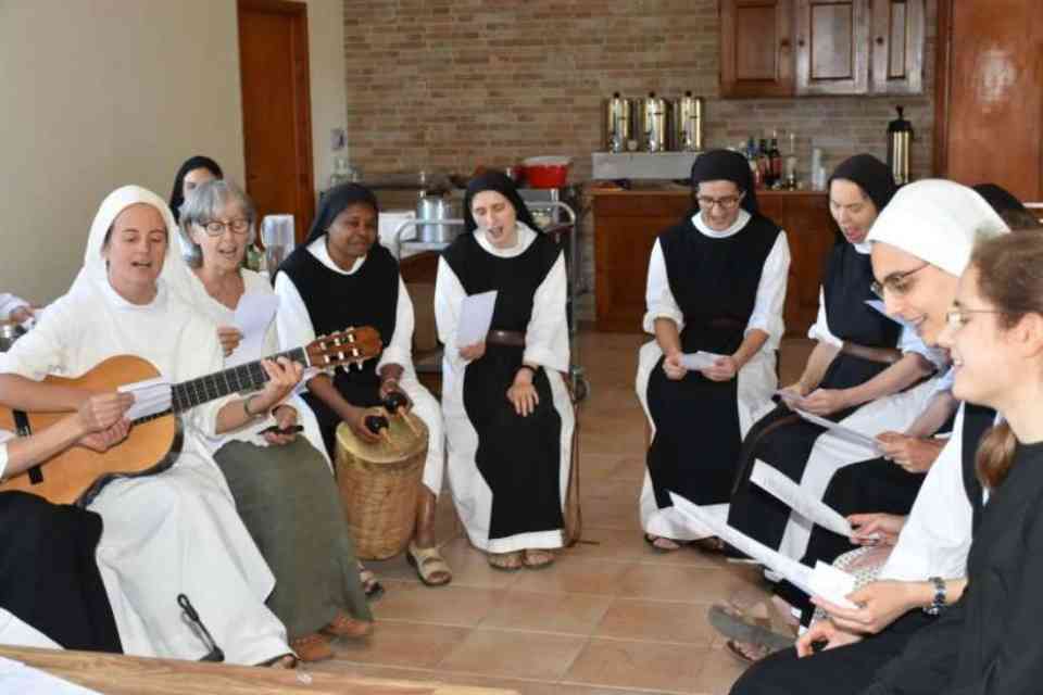 Monache di clausura ma collegate in Rete