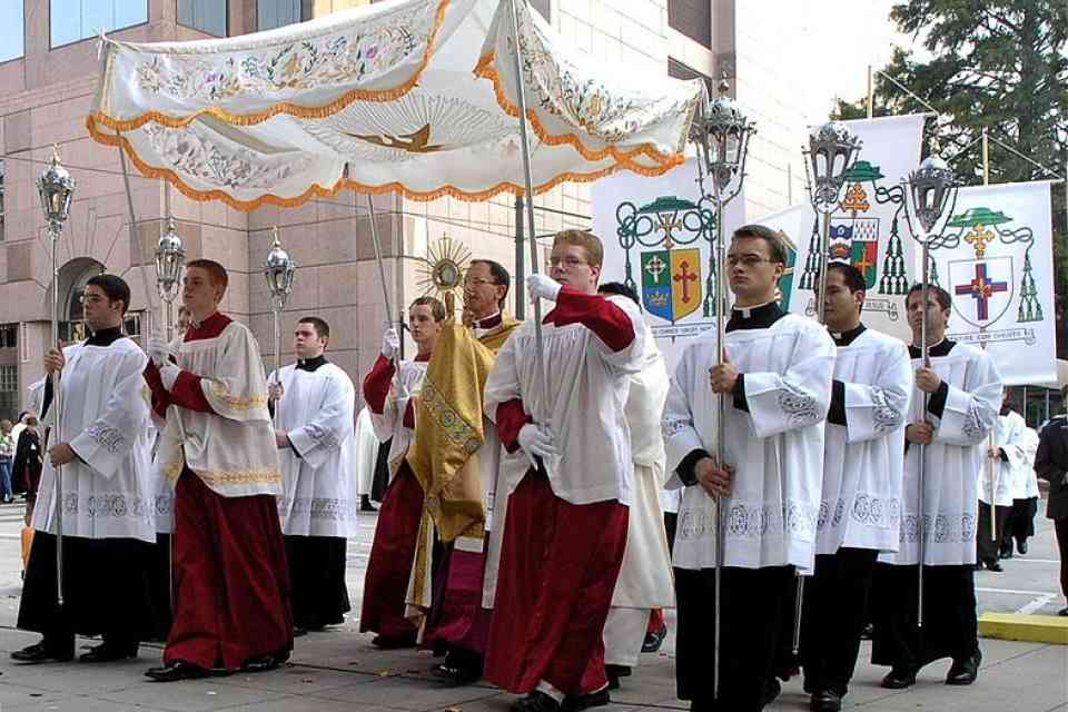 Processione eucaristica coast to coast