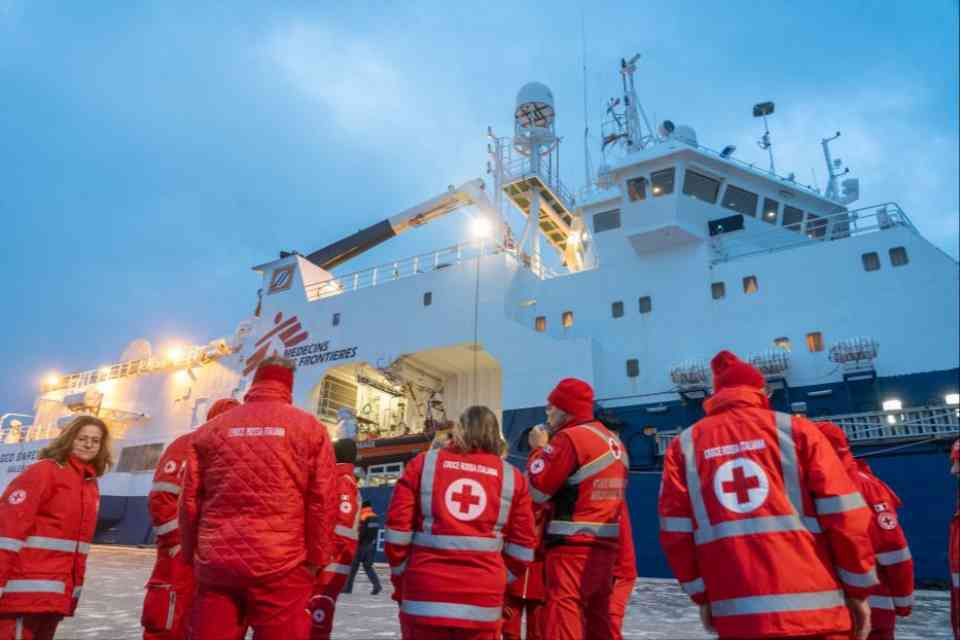 Nel 2023 record di Sos dai barconi. Emergenza per i minorenni soli