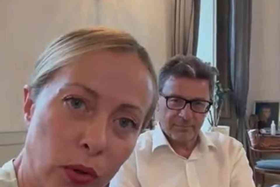 Polverone assegno unico. Meloni e Giorgetti: non lo aboliamo