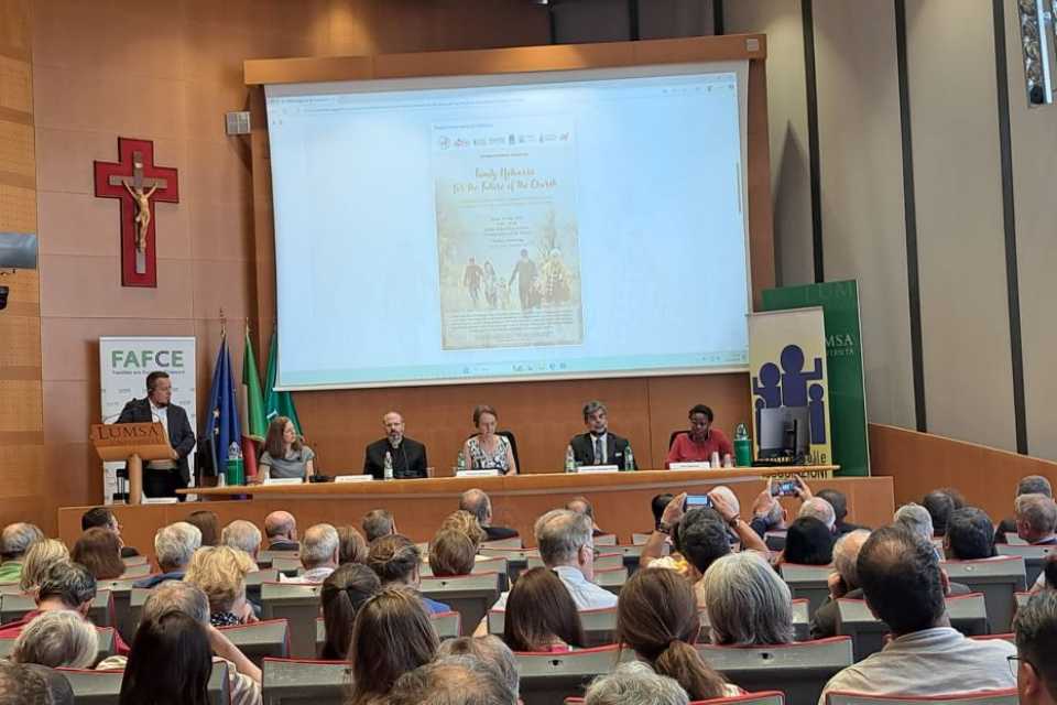 Famiglia e società, perché la Chiesa deve ripartire da qui