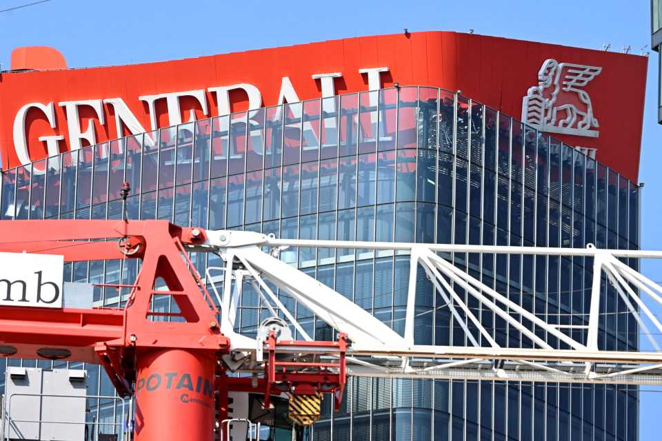 Citylife, il cedimento della scritta Generali sul palazzo: cosa è successo