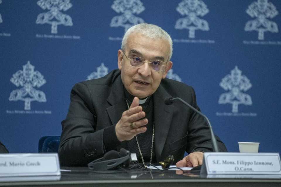 Leone XIV nomina l'italiano Iannone prefetto dei vescovi. Canonista ...