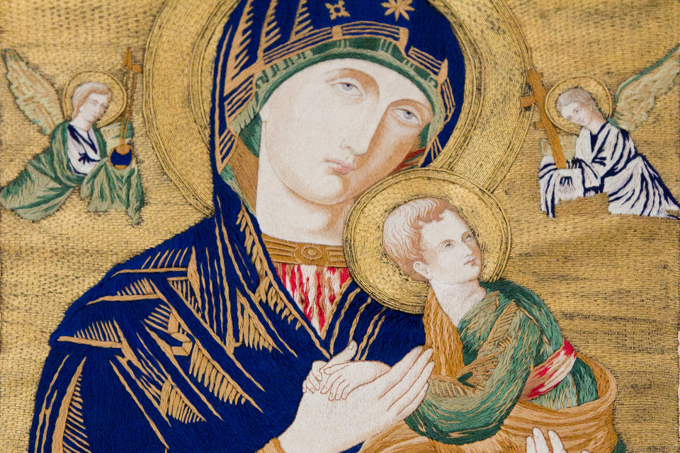 La Madonna? È madre di tutti noi, non chiamatela “corredentrice”