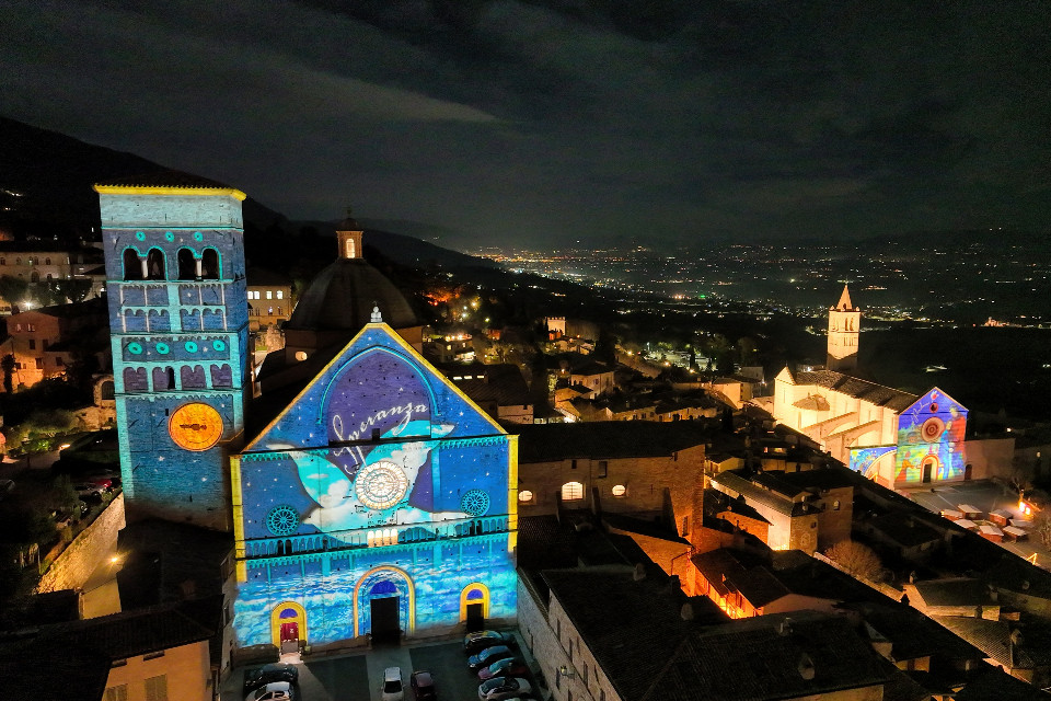 Arte e luci, Assisi a Natale accende la pace